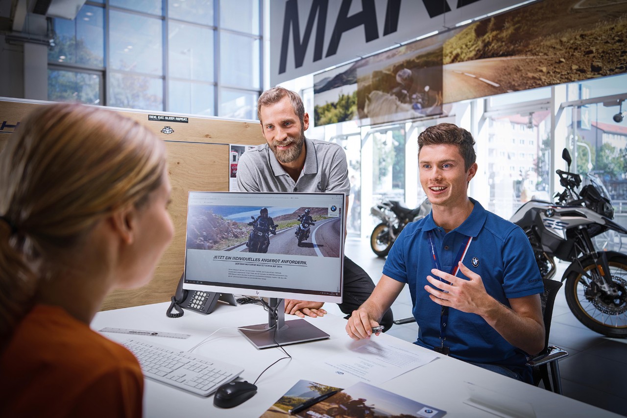 Trainee Programme "AcceleratiON" | Students | BMW Group Careers