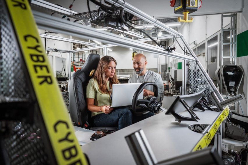 Trainee Programme "AcceleratiON" | Students | BMW Group Careers